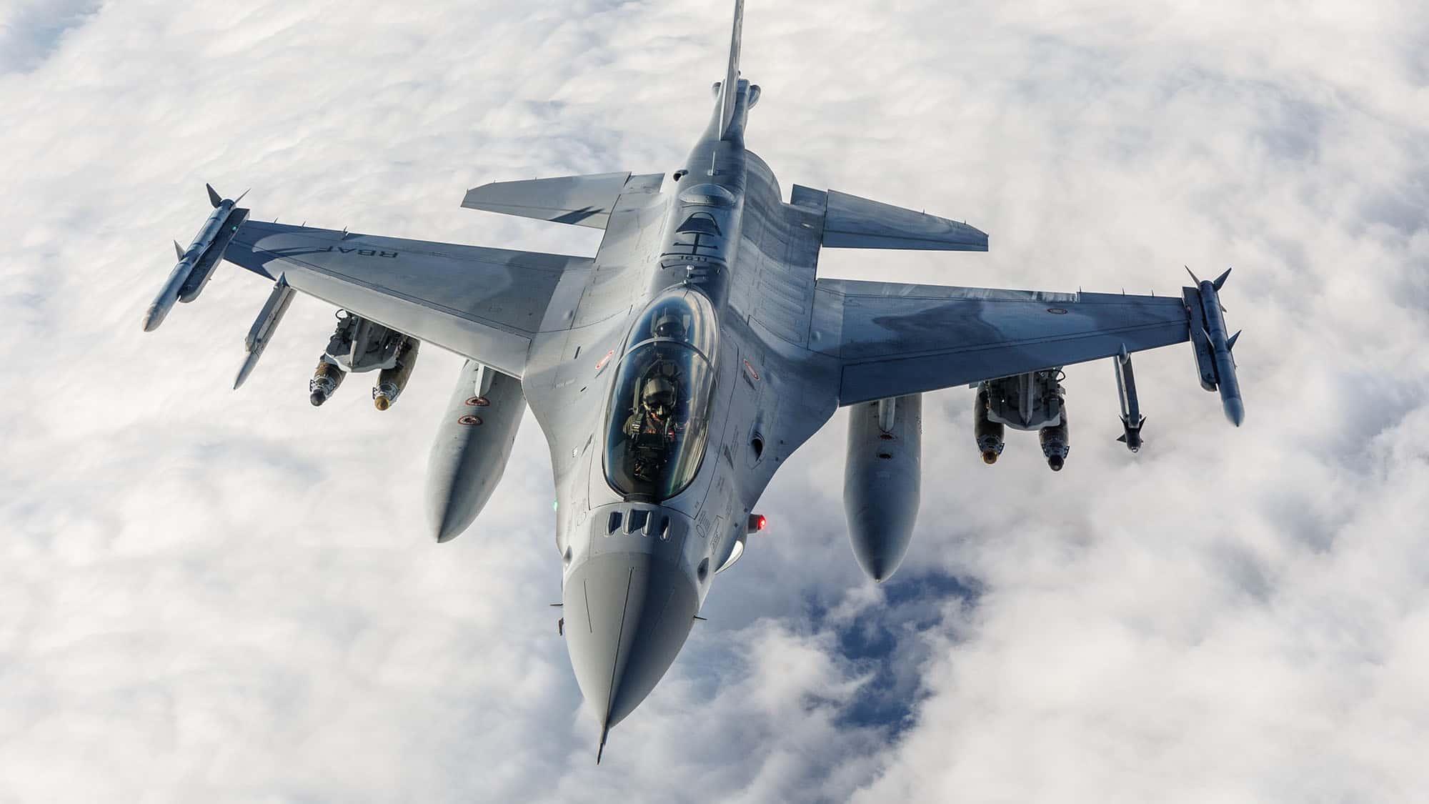 Waffentests in Edwards: F-16 Viper Block 70 zeigt die Zähne