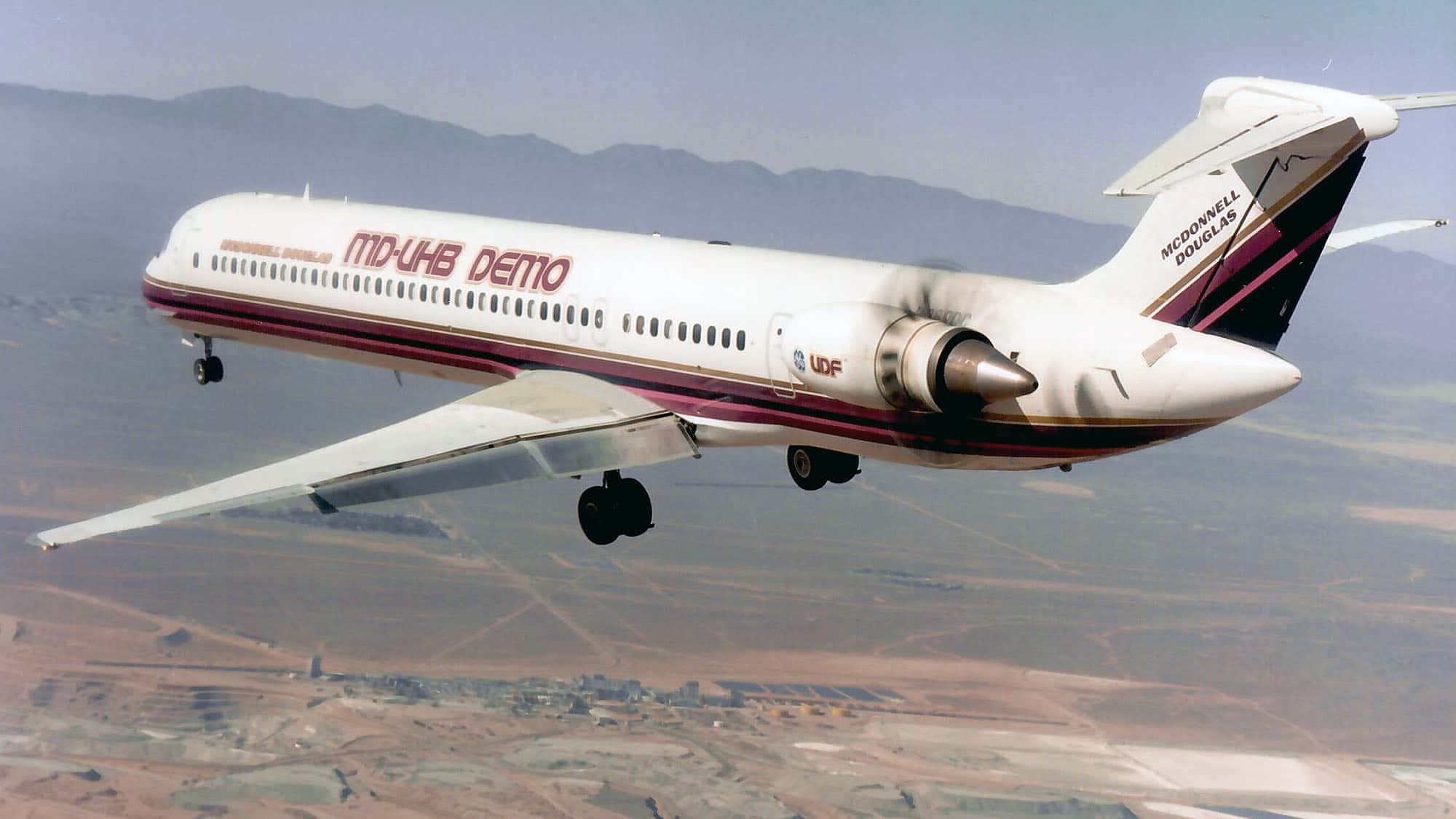 Als Airliner mit Riesenpropellern „in“ waren - McDonnell Douglas MD-81 ...