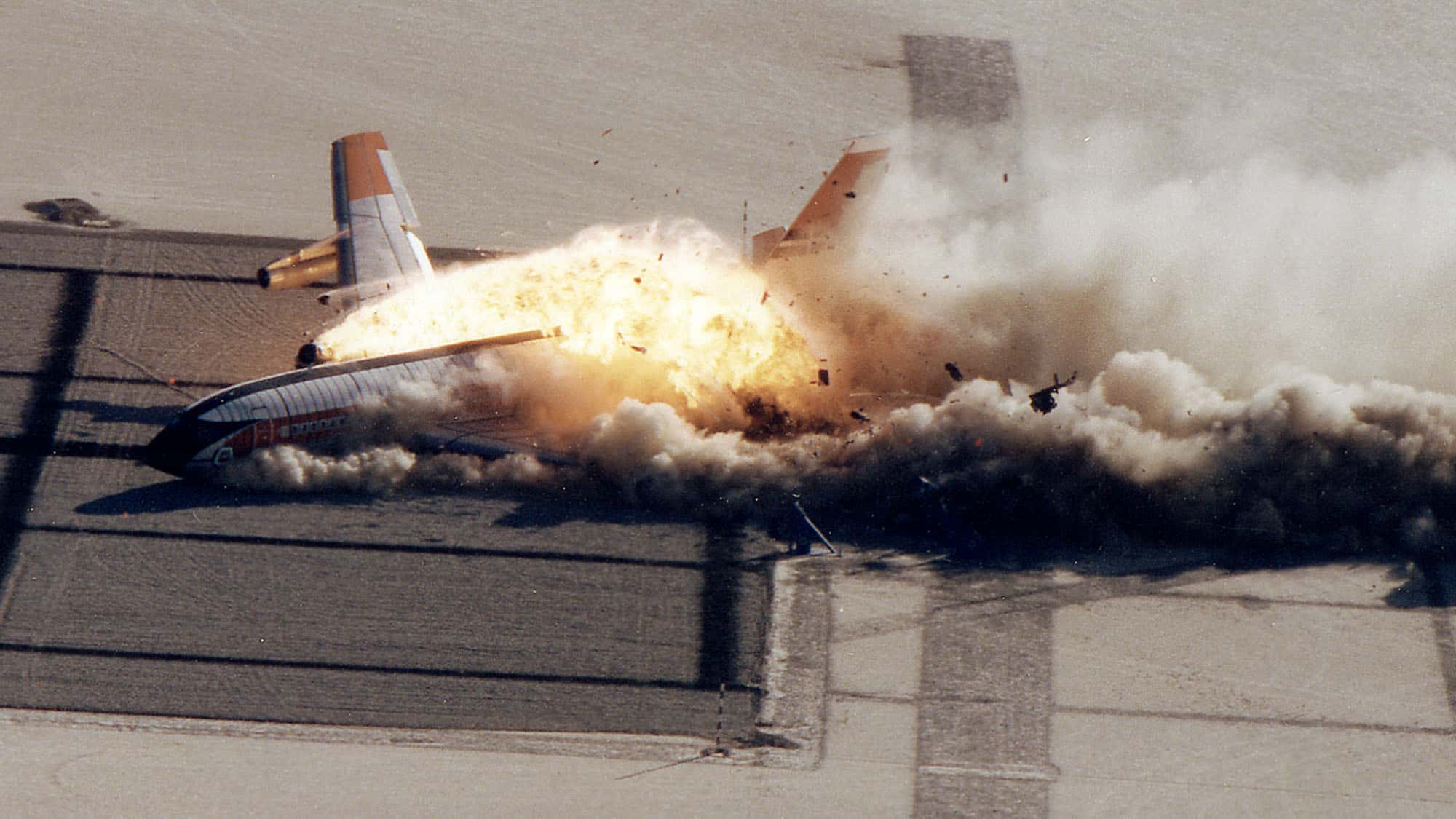 Spektakulärer Crash-Test in der Wüste - Als die NASA absichtlich eine ...